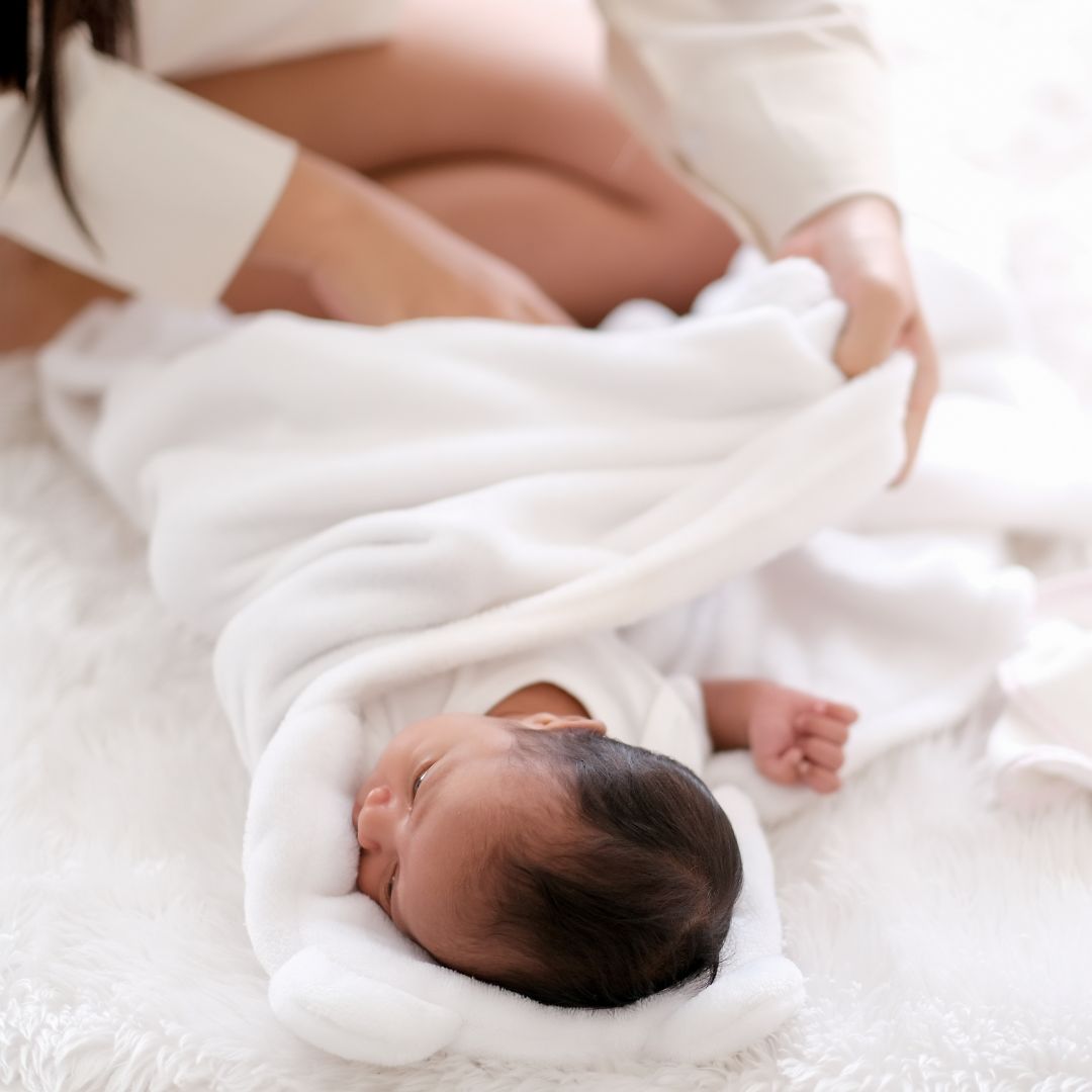 The Ultimate Guide to Swaddling a Baby – DYPER